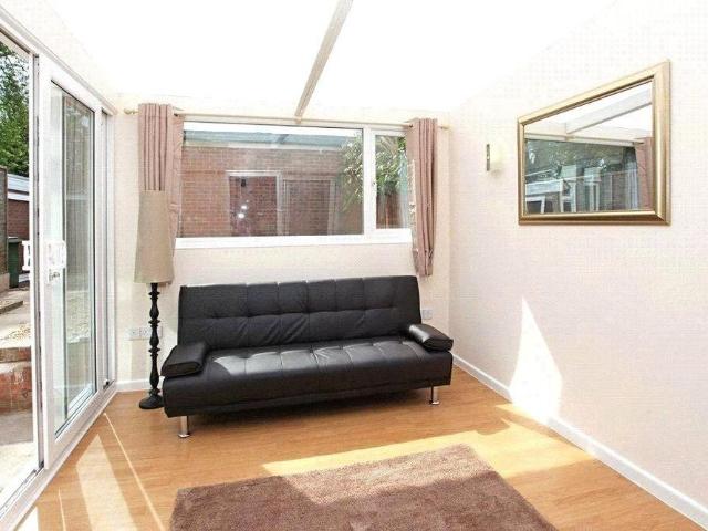 1 bedroom in a house share to rent