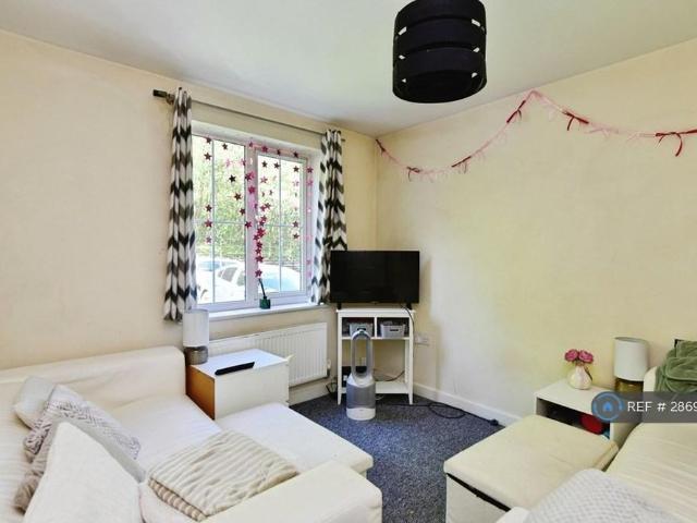 1 bedroom in a house share to rent