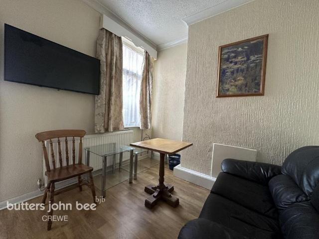 1 bedroom in a house share to rent