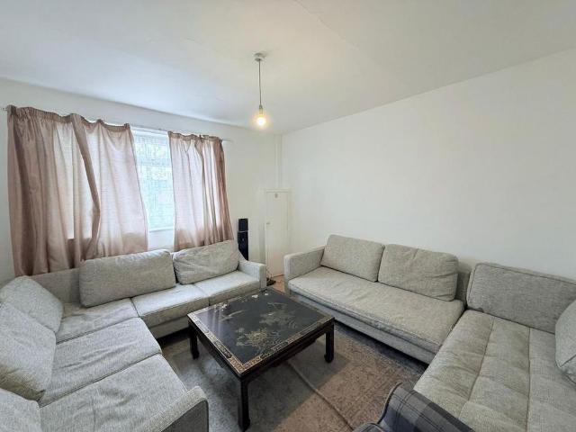 1 bedroom in a house share to rent