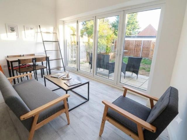 1 bedroom in a house share to rent