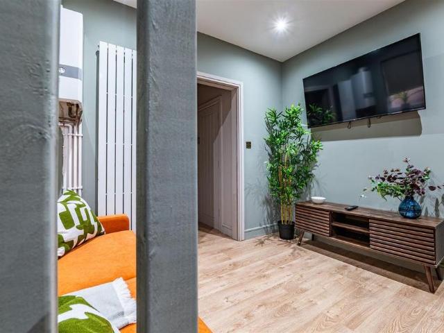 1 bedroom in a house share to rent