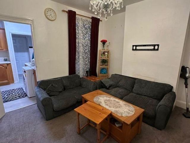 1 bedroom in a house share to rent