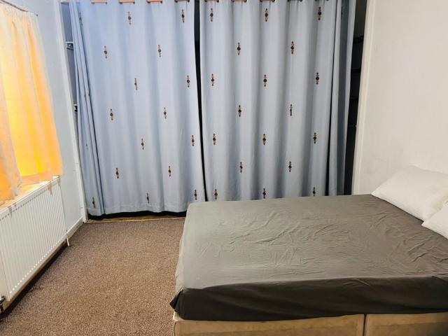 1 bedroom in a house share to rent