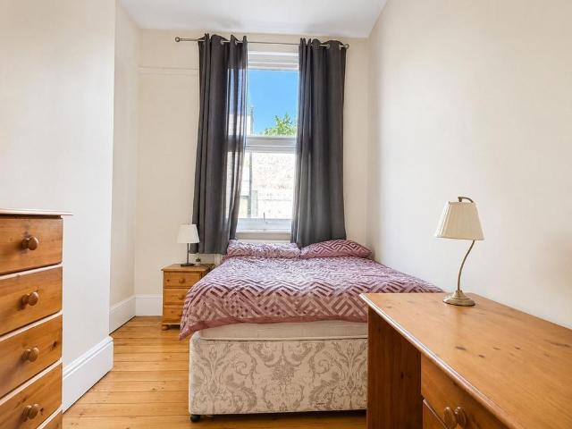1 bedroom in a house share to rent