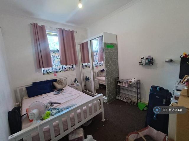 1 bedroom in a house share to rent