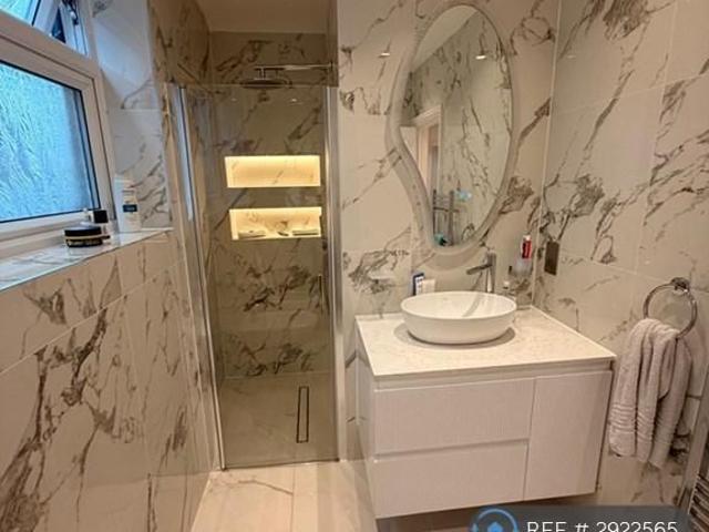 1 bedroom in a house share to rent