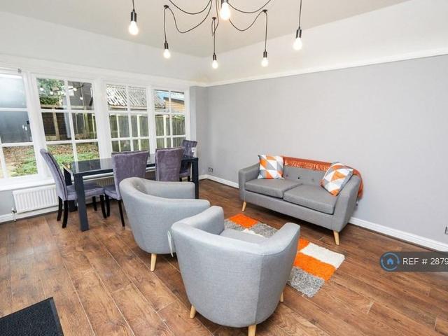1 bedroom in a house share to rent