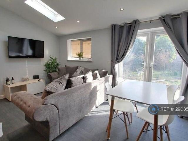 1 bedroom in a house share to rent