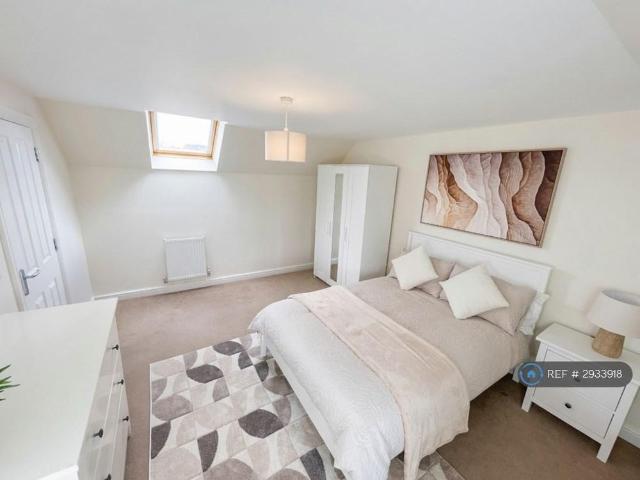 1 bedroom in a house share to rent