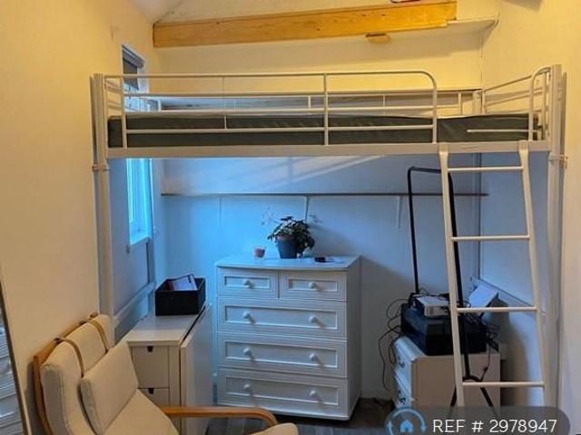 1 bedroom in a house share to rent