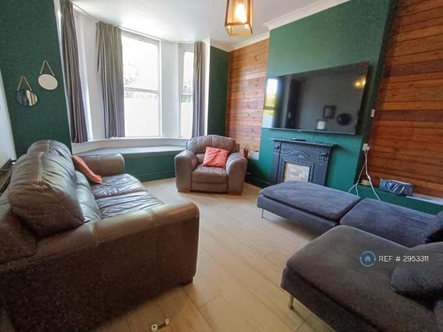 1 bedroom in a house share to rent