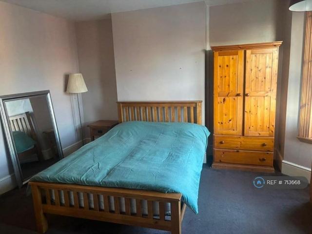 1 bedroom in a house share to rent