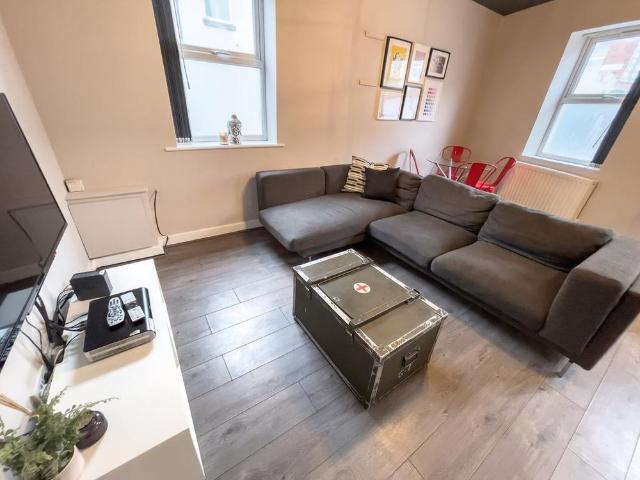 1 bedroom in a house share to rent