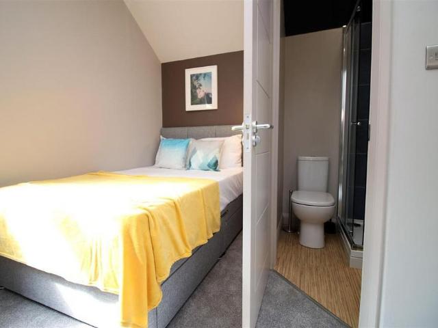 1 bedroom in a house share to rent