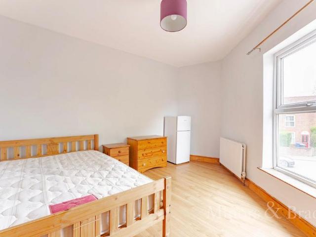 1 bedroom in a house share to rent