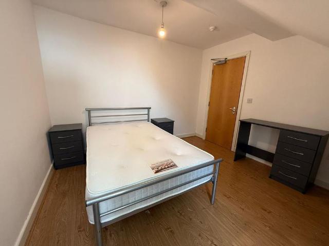 1 bedroom in a house share to rent