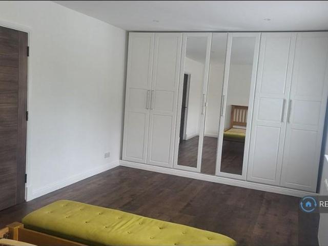 1 bedroom in a house share to rent