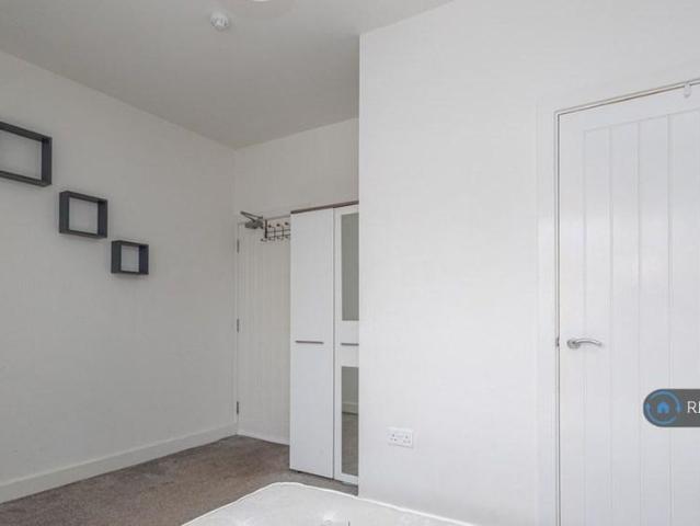 1 bedroom in a house share to rent