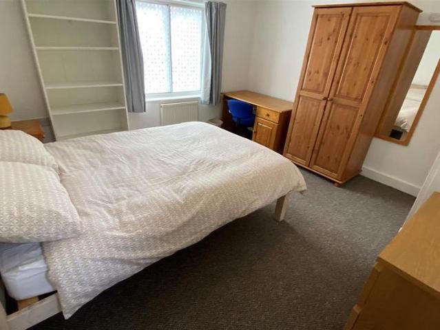 1 bedroom in a house share to rent