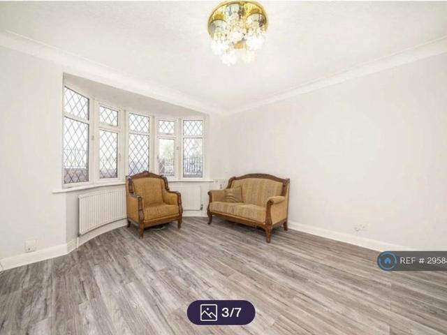 1 bedroom in a house share to rent