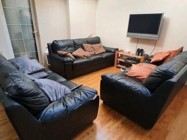 1 bedroom in a house share to rent