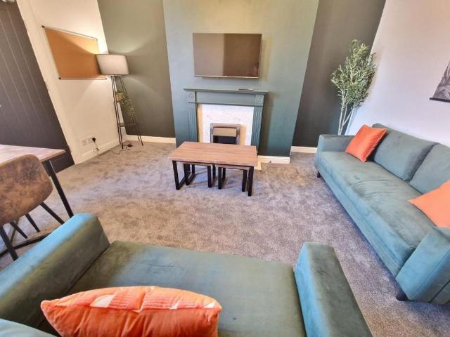 1 bedroom in a house share to rent