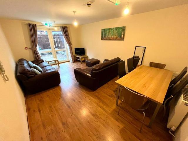 1 bedroom in a house share to rent