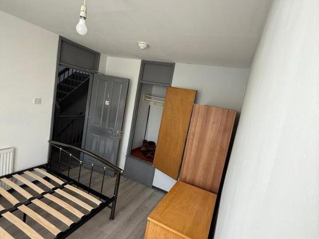 1 bedroom in a house share to rent