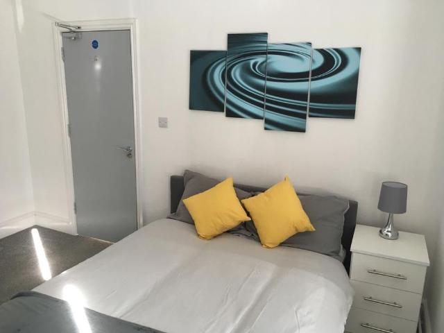 1 bedroom in a house share to rent