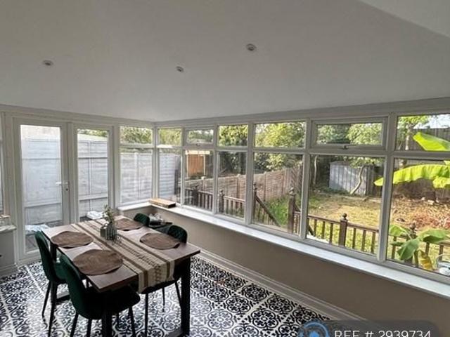1 bedroom in a house share to rent