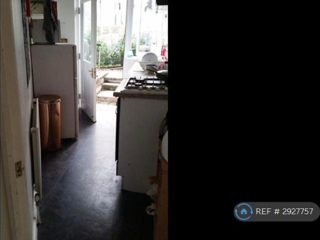 1 bedroom in a house share to rent