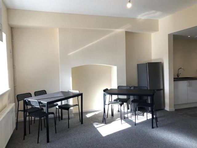 1 bedroom in a house share to rent
