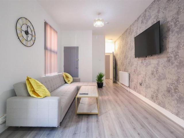 1 bedroom in a house share to rent