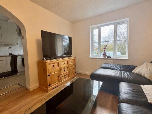 1 bedroom in a house share to rent