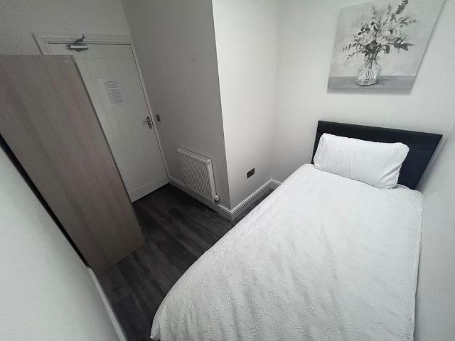1 bedroom in a house share to rent