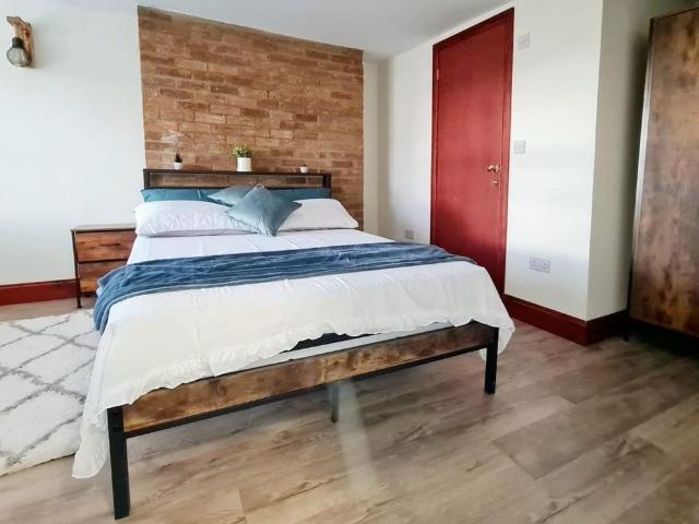 1 bedroom in a house share to rent