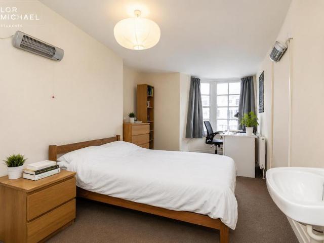 1 bedroom in a house share to rent