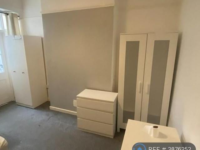 1 bedroom in a house share to rent