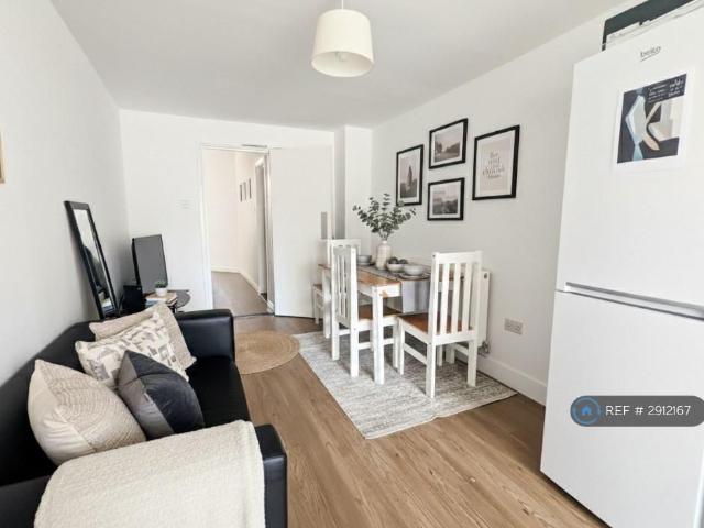 1 bedroom in a house share to rent