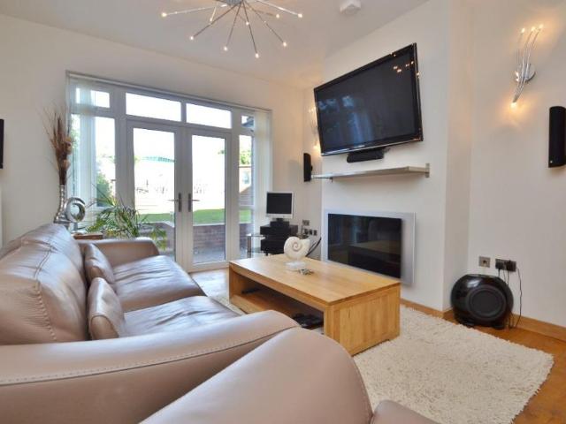 1 bedroom in a house share to rent