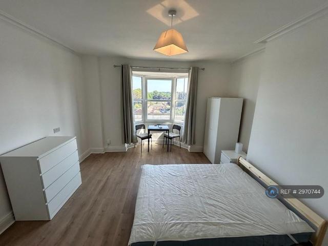 1 bedroom in a house share to rent