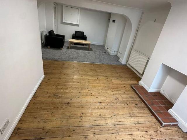 1 bedroom in a house share to rent