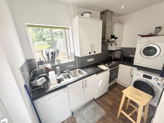 1 bedroom in a house share to rent