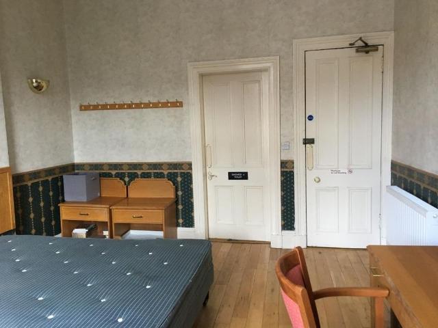 1 bedroom in a house share to rent