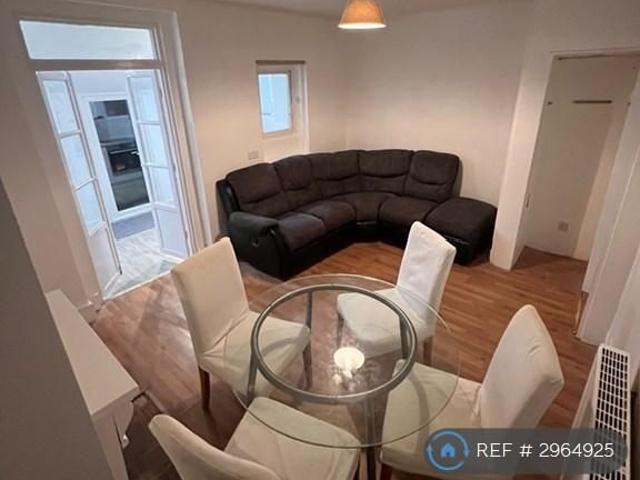 1 bedroom in a house share to rent