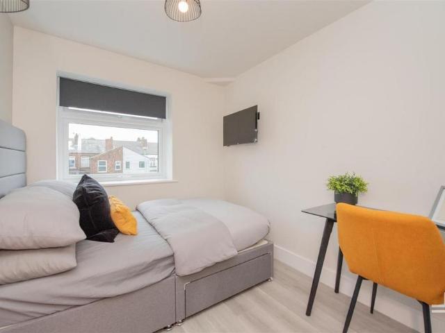 1 bedroom in a house share to rent