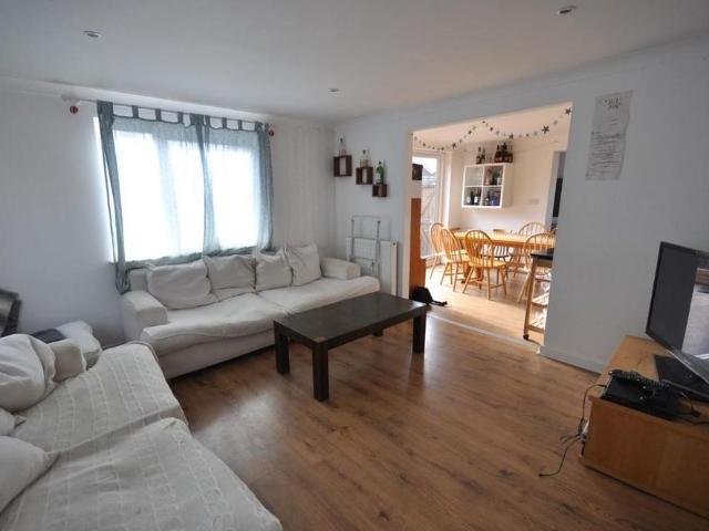 1 bedroom in a house share to rent
