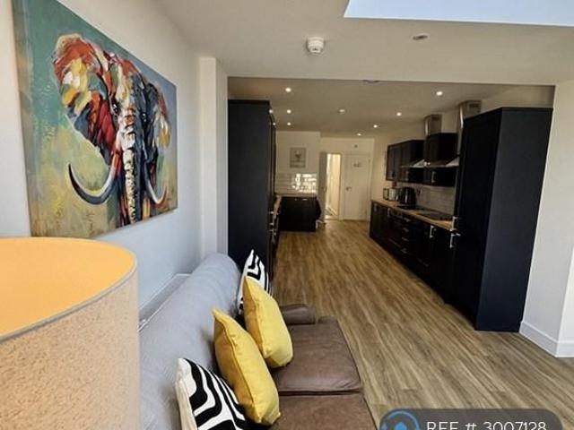 1 bedroom in a house share to rent