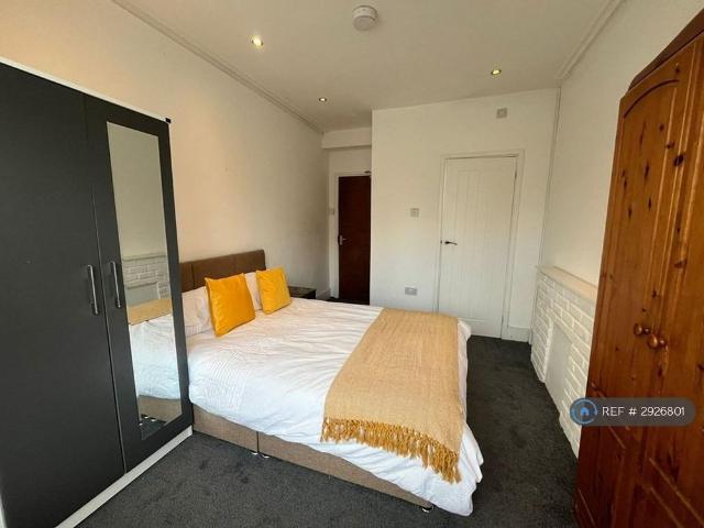 1 bedroom in a house share to rent